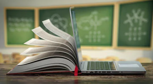 prepositions and prepositional phrases University Quiz | Quizizz